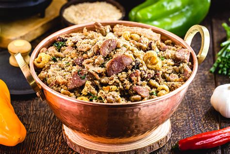 A Criação Do Feijão tropeiro Na Culinária Brasileira Está Relacionada à