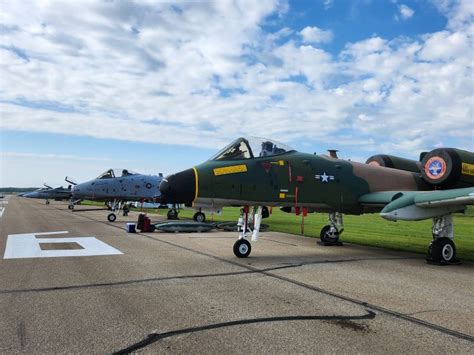 Dean Heuman On Linkedin Up Close With Usaf A 10 Demo Team Planes And Rcaf Cf 18 Demo Team Planes…