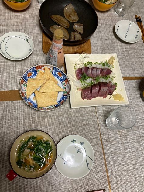 鰹のタタキ、いわしのつみれ、油揚げ、野菜の出汁スープ 幸せな日々の記録
