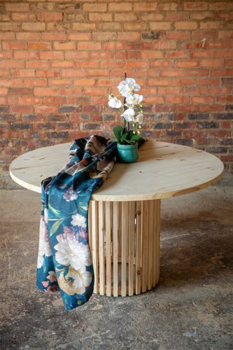 Issa Dining Table Iinkuni Furniture