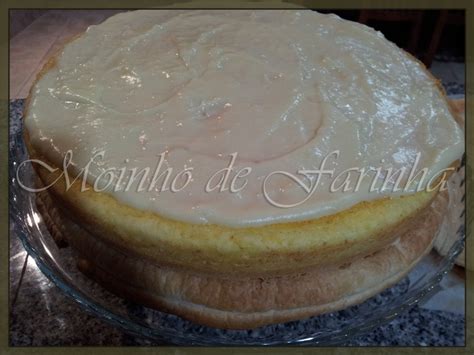 Moinho De Farinha Bolo De Massa Folhada Com Creme De Pasteleiro