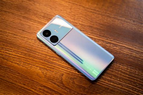 卢伟冰太难了！红米note12turbo刚火没几天，真我又再次踢开门 知乎