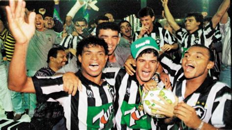 Sem comemorar há anos Botafogo pede à CBF que reprise da Globo seja reconhecido como título