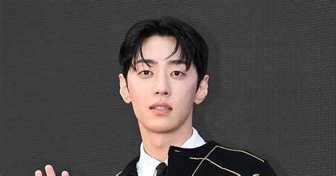 그레이 시선 사로잡는 거미줄 의상[엑s Hd포토]