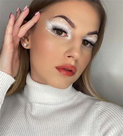 23 Simple Angel Makeup Looks For Halloween 2021 The Glossychic Angel Makeup Angel Halloween