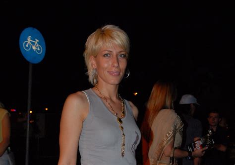 Aleksandra Perović Nekada Pevačica Danas Dekan Fakulteta