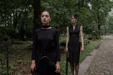 Little Black Dress - Embracing Minimalism in Fashion - Allegra K