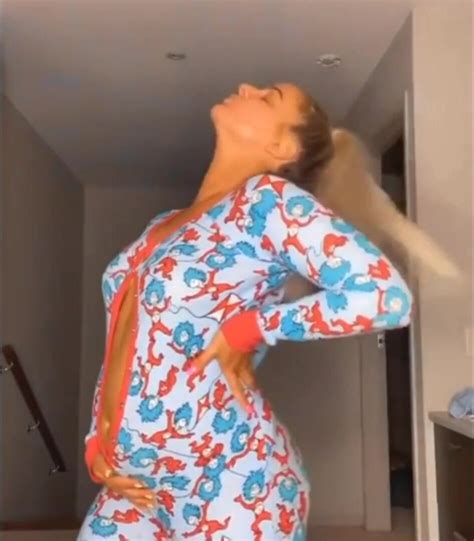 Thicc Aussie Chick Gets Bloated