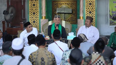 Bertemu Masyayikh Di Papua Ganjar Serap Aspirasi Soal Anak Anak Hingga