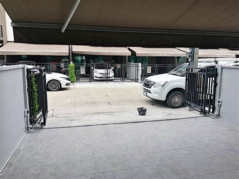 งานติดตั้งประตูรีโมทบานเฟี้ยมที่ บ้านกลางเมือง รามอินทรา ครับ 📍 บ้านกลางเมือง รามอินทรา สนใจ
