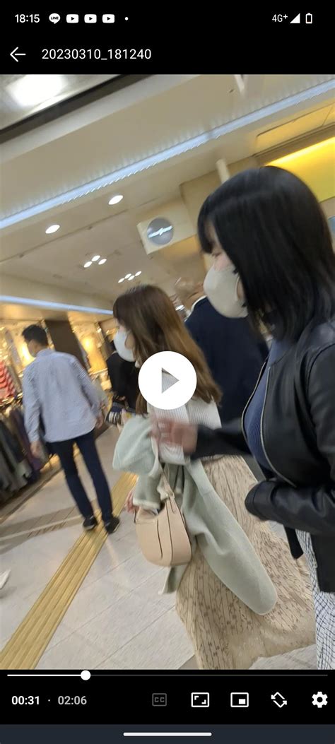 大阪梅田の町中で巨乳女子を盗撮しまくる関西人が現れる みんくちゃんねる