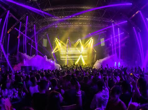 9 Best South Beach Clubs To Party Till The Break Of Dawn In Miami