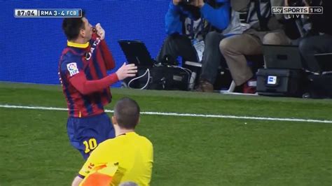 10 Times Lionel Messi Kissedshowed Off Fc Barcelona Badge After