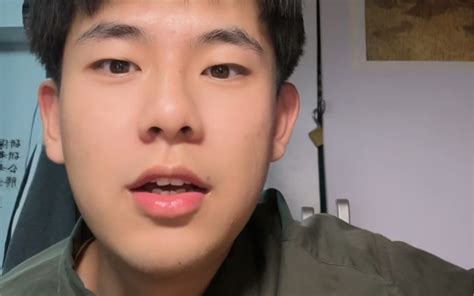 可能是月亮不会眨眼星星不会说话 男生吉他翻唱 过期小方 过期小方 哔哩哔哩视频