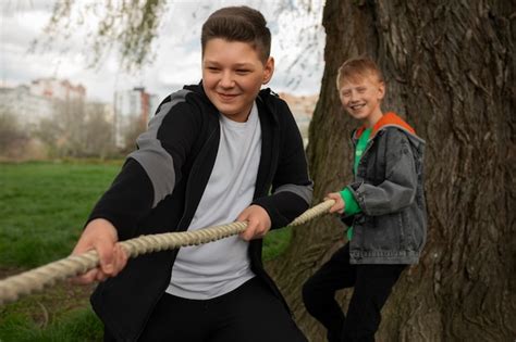 Broers Zussen Binden Afbeeldingen Gratis Downloaden Op Freepik
