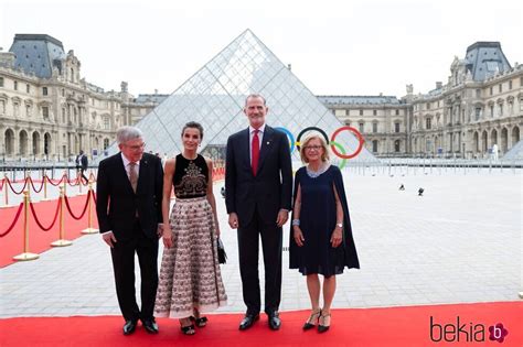 Los Reyes Felipe Y Letizia En La Cena De Gala En El Louvre Con Motivo