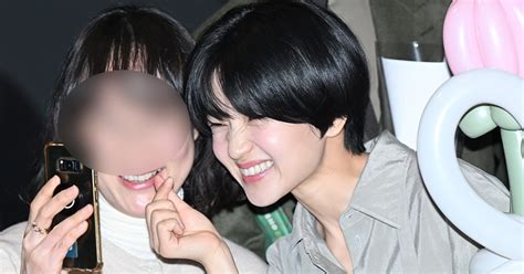 김태리 관객과 꽃하트 [포토엔hd]