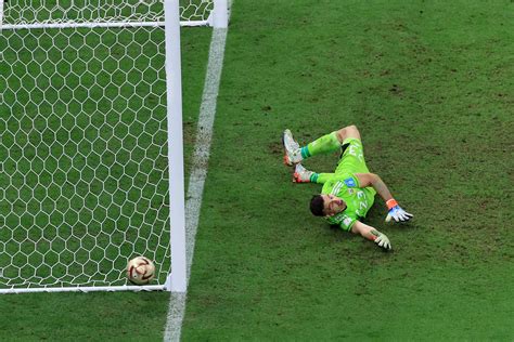 Emiliano Martinez Trolls Kylian Mbappe In World Cup Parade