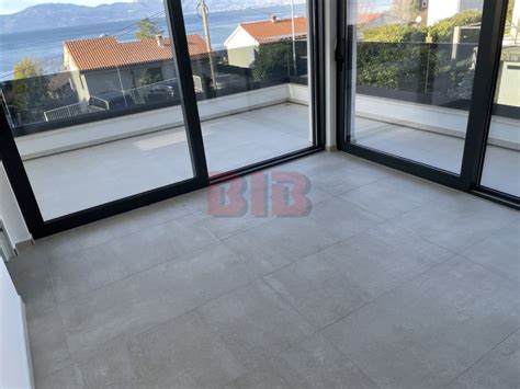 OTOK KRK NJIVICE LUKSUZNA VILLA SA BAZENOM BLIZU MORA Prodaja