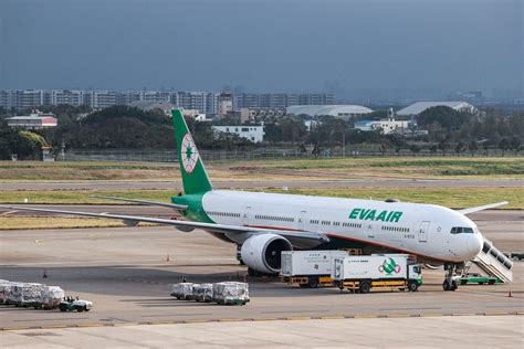 長榮航、華航 四檔高飛 權證特區 證券 經濟日報