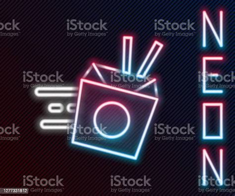 빛나는 네온 라인 온라인 주문 및 검은 배경에 고립 된 국수 배달 아이콘 다채로운 개요 개념 벡터 0명에 대한 스톡 벡터 아트