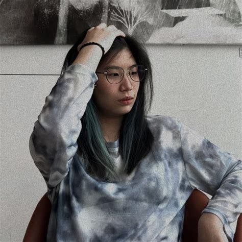 劉 92 09 07liu • Threads Say More