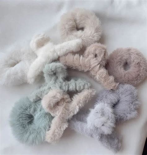 추가금 X집게핀1곱창끈1 뽀송 겨울 털 퍼 데일리 포인트 유니크 심플 기본 화이트 파스텔 컬러 우정 커플 헤어 집게핀 머리핀 곱창 머리끈 스크런치 선물 세트