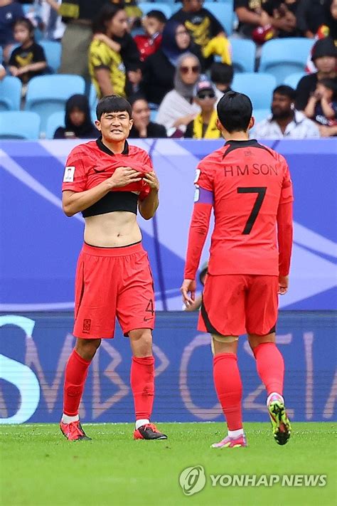 동점골 허용 아쉬워하는 김민재 연합뉴스