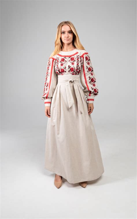 Плаття вишиванка максі бежеве Орнамент Троянди червоно чорні купити в