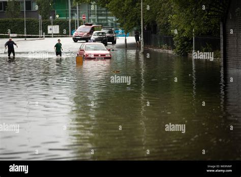 Stockport Uk 31 Jul 2019 People Wade Through The Water In The Dip Of