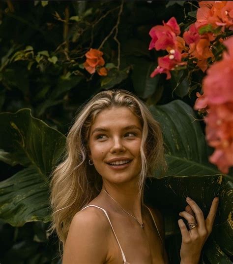 Ellie Thumann Senior Photography Poses Pretty Senior Pictures Senior Pictures Hawaii