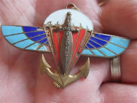 INSIGNE MILITAIRE VERS 1960 2 Régiment Parachutiste dInfanterie