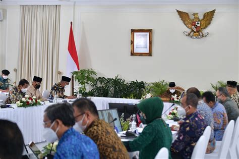 Menko PMK Hadiri Rapat Pleno III KNEKS Dorong Indonesia Jadi Produsen Halal Dunia Kementerian