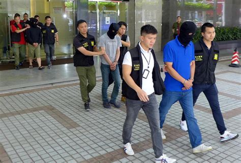 收賄助疊碼仔逗留 澳門2黑警被捕 香港商報