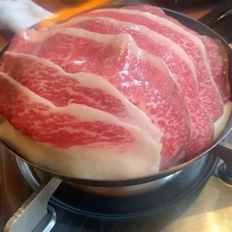 Retrip Dinner 【retrip×大阪ごはん】 今回は、大阪・天満にある「肉鍋 しゃぶしゃぶ 029番地」をご紹介。 店員さんが