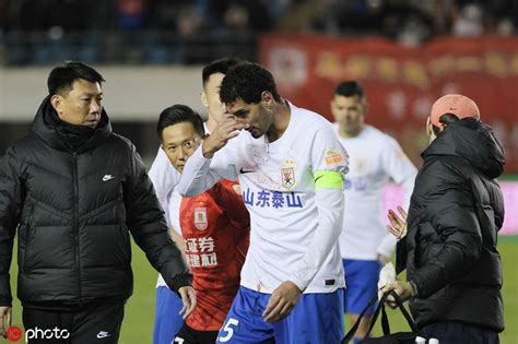 中超精彩瞬间：京沪两将爆发冲突 费莱尼见血图 搜狐大视野 搜狐新闻