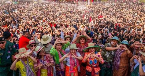 ឯកឧត្តម ប៉ែន បូណា