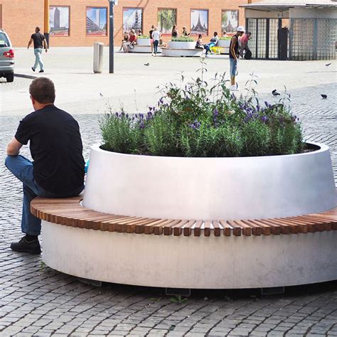 Streetlife Green Circular Bench Mobile Seating Element With A Spacious