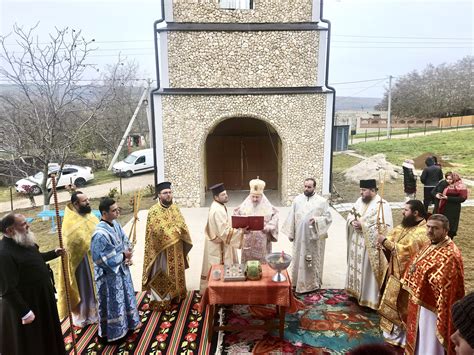 Sfințirea bisericii Sfântul Mare Mucenic Dimitrie din Ghiduleni o