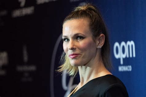 Lorie Surprise Un Nouveau Bébé Public