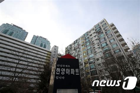 여의도 한양 정비계획 변경 고시…시공사 두고 포스코이앤씨·현대건설 2파전 뉴스1