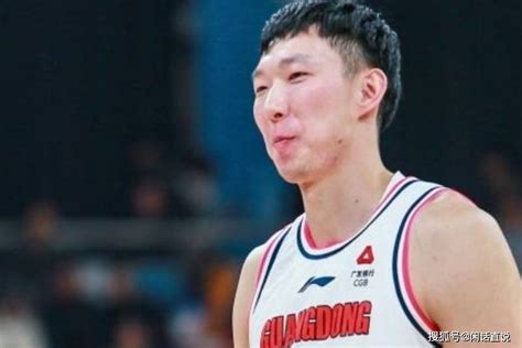为何落选国家队周琦亲自解释他一举动彰显硬汉本色 比赛 广州队 进行