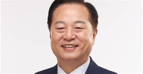 이재명과 맞붙는 김두관 “1인 독주 못 막으면 민주당 위기 커져”