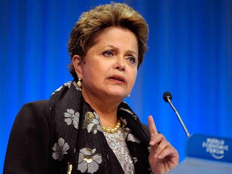 Dilma canta o sucesso "Lepo Lepo" em montagem - Band.com.br