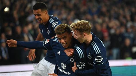 Hsv Setzt Siegesserie Gegen Hannover 96 Fort Und Festigt Platz An Der
