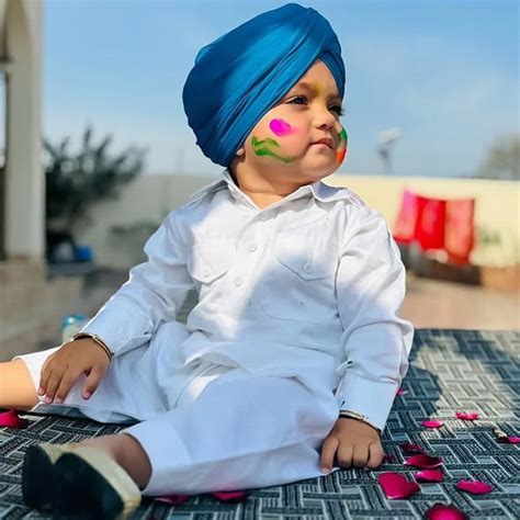 Sidhu Moosewalas Brother Shubhdeeps Holi Look Is The Internets New