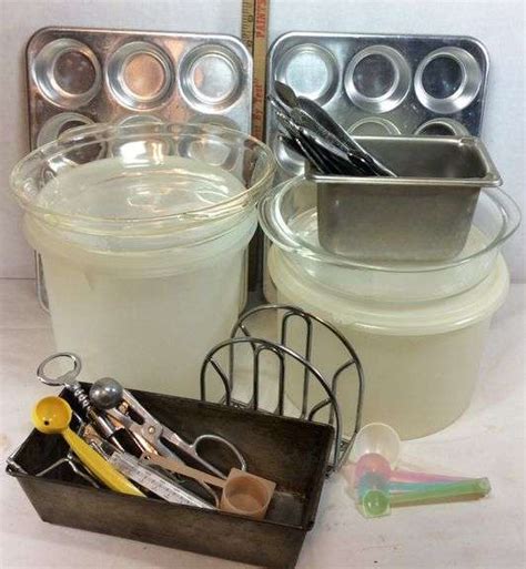 Tupperware Pyrex Pie And Cake Pans Heavy Duty Cupcakes Pans Utensils