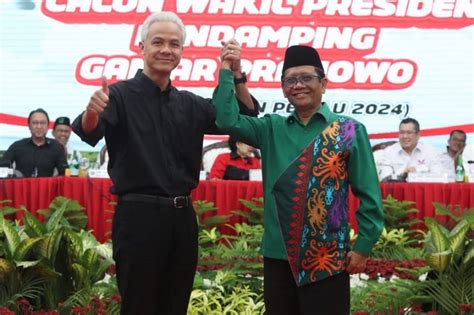 Mahfud MD Pakai Kemeja Motif Kalalawit Di Pengumuman Cawapres Ganjar