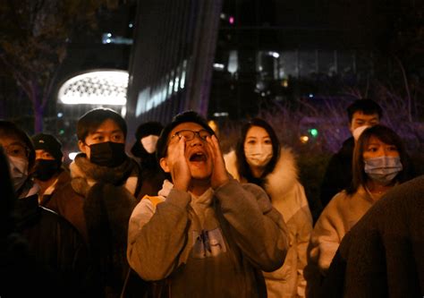组图乌鲁木齐火灾引怒火 北京示威抗议不断 大纪元