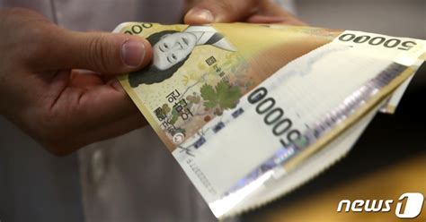 시중 현금 증가율 19년 만에 가장 낮아긴축·경기 영향